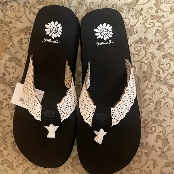Yellow Box | Shoes | Nib Yellow Box Flip Flips Falkin White M | Poshmark